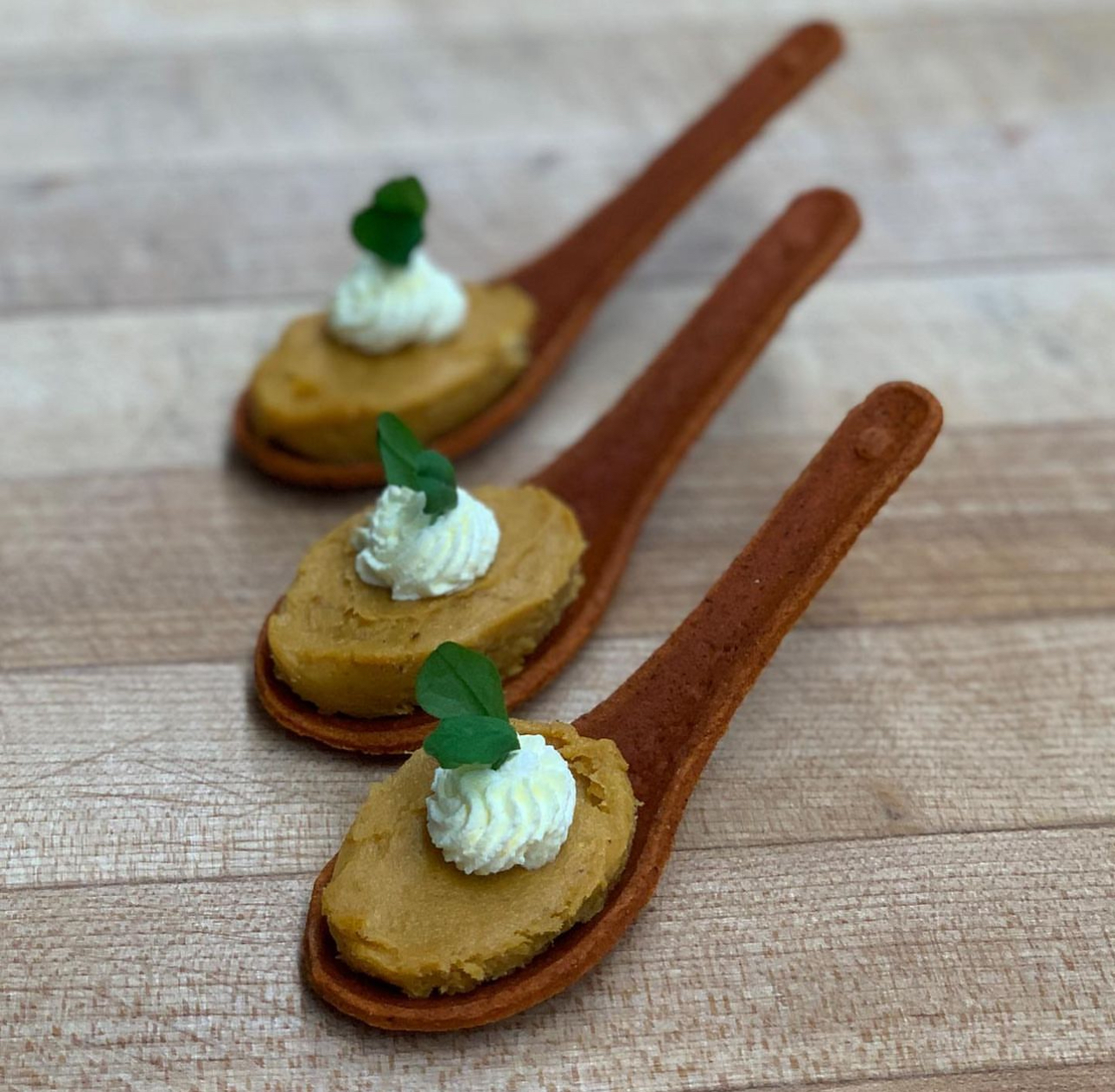 Buy Case Of Standard Edible Spoons Now | FlavorFulz